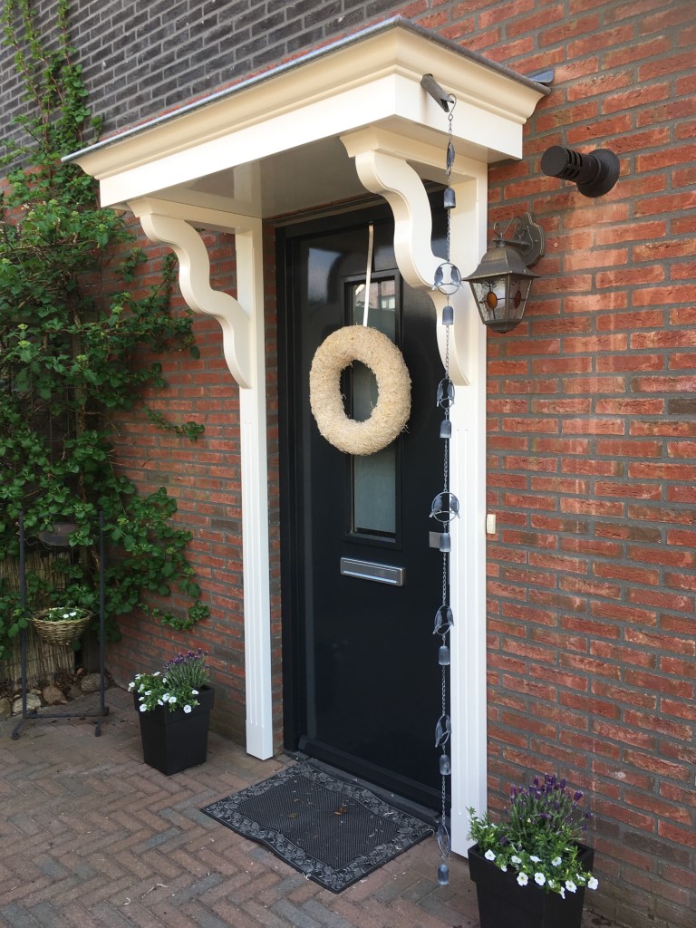 Stijlvolle houten deurluifels